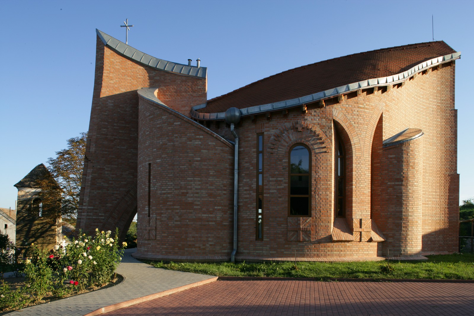 Szent Mihály római katolikus templom - Art Pécs Építész